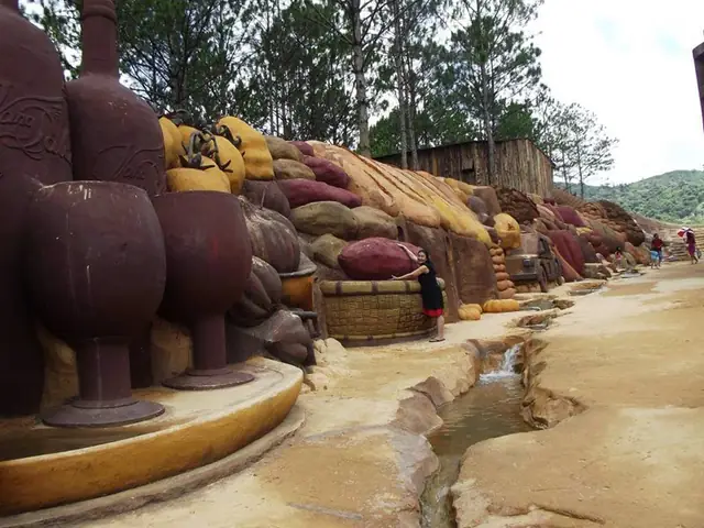 Đường Hầm Đất Sét Tiếng Anh: Tên Gọi, Kinh Nghiệm & Cẩm Nang Du Khách ...